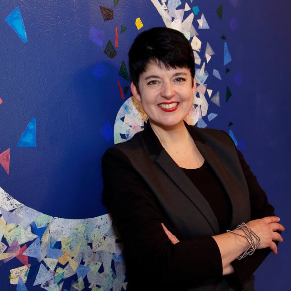 Deborah Cullen Nombrada Directora del Museo del Bronx en Nueva York ...