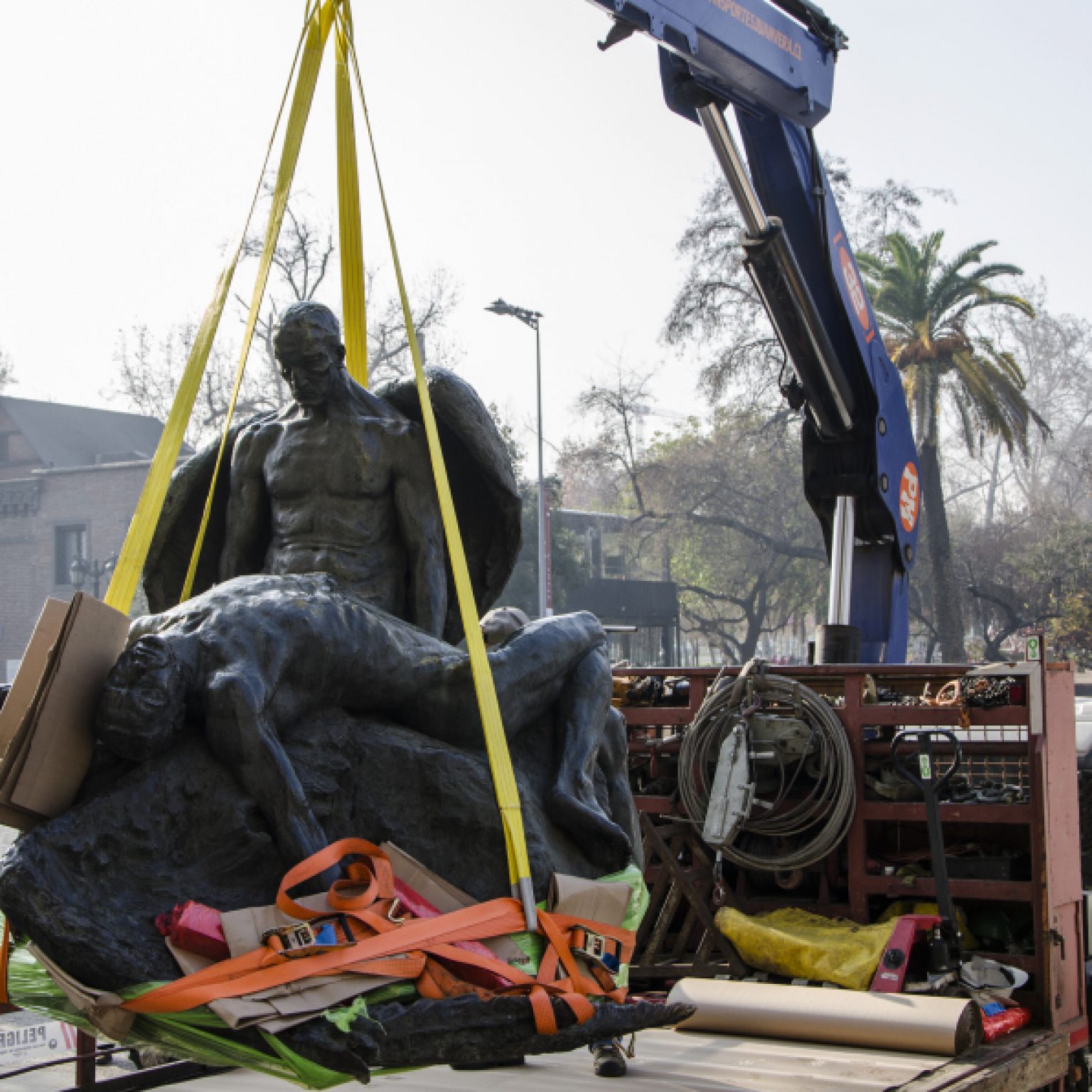 INTEMPERIE Y DESAPARICIÓN. SOBRE EL MONUMENTO “UNIDOS EN LA GLORIA Y EN ...